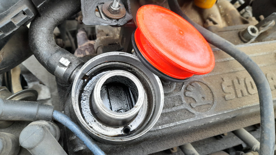 Крышка маслозаливной горловины — Skoda Felicia, 1,3 л, 1996 года ...