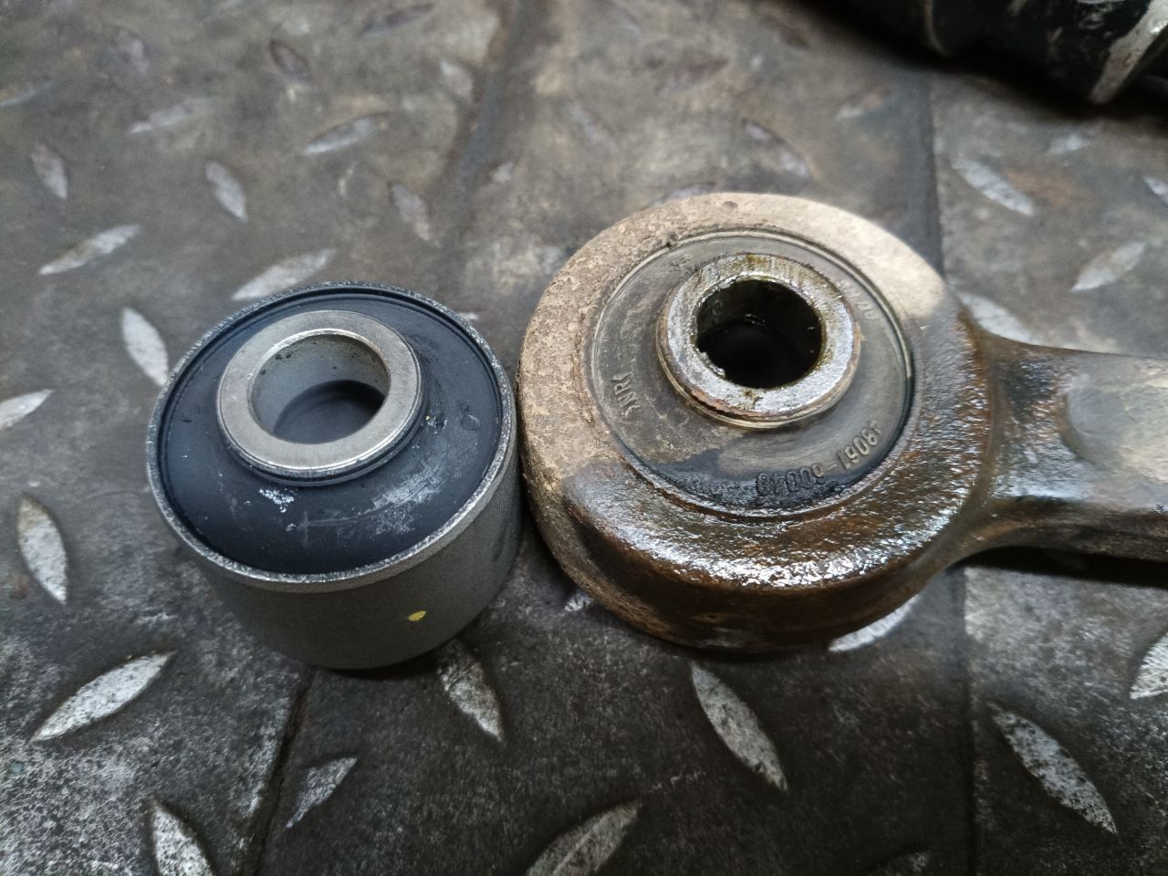 Сайлетблоки в клюшках — Toyota Land Cruiser 70, 2,8 л, 1993 года ...