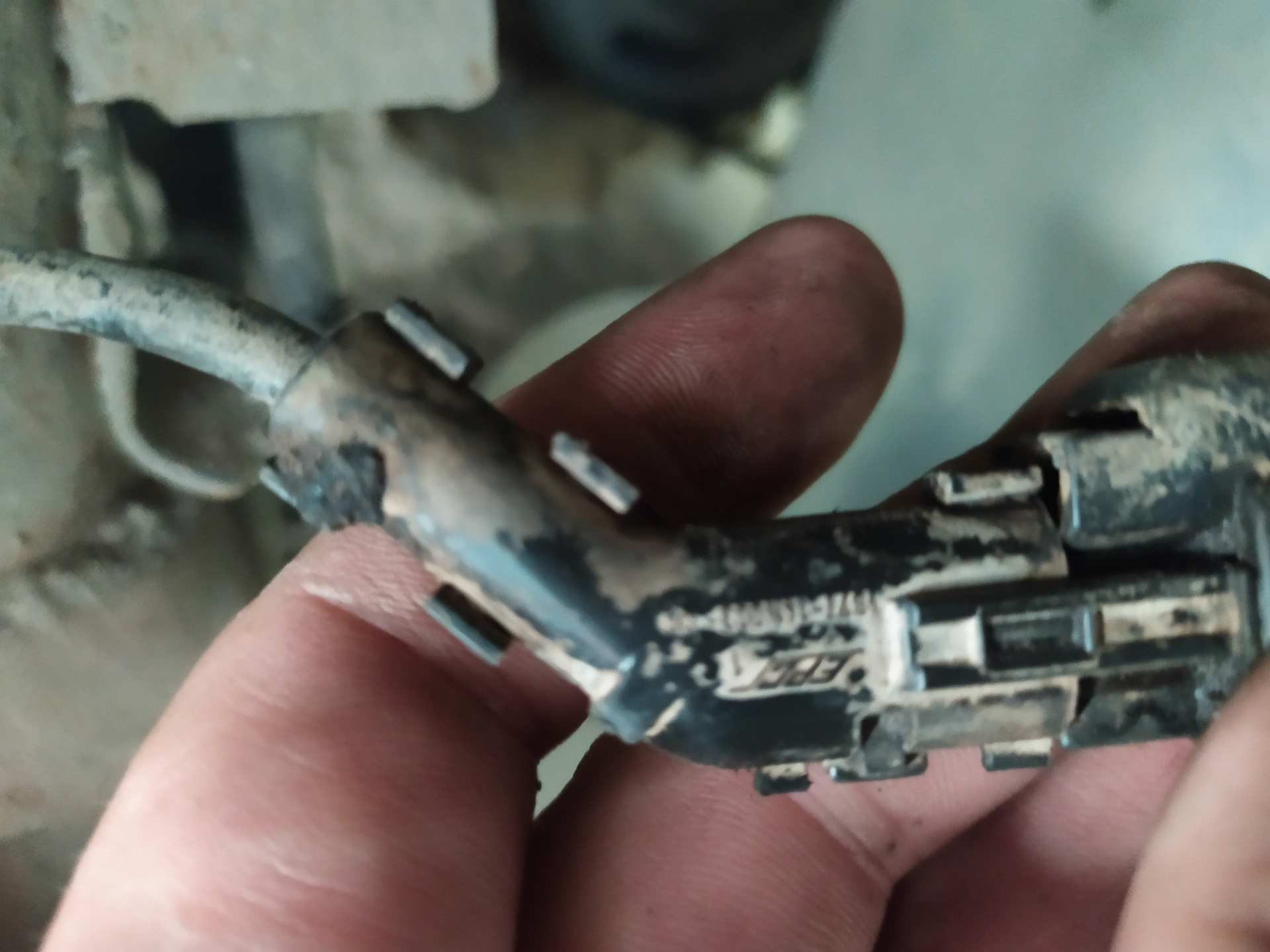 Замена датчика АБС — Ford Focus Wagon III, 1,6 л, 2013 года | поломка ...