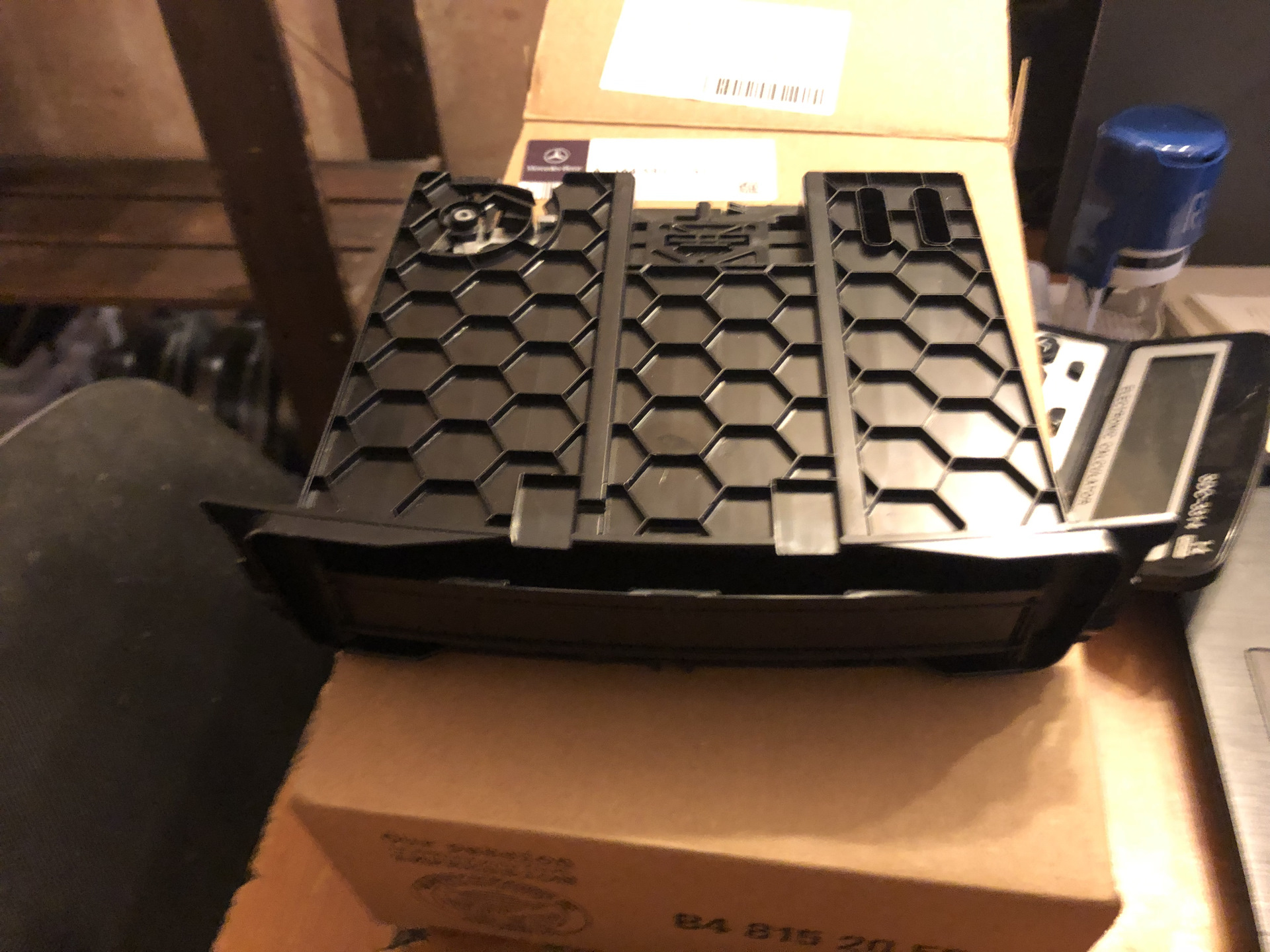 Ящик для мелочи централтной консоли — Mercedes-Benz M-Class (W164), 3,5 ...