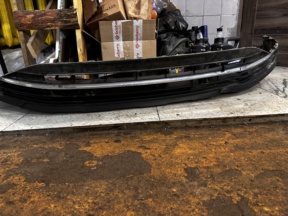 Спойлер переднего бампера с хром. молдингом 5NA805901 9B9/5NA805901B ...