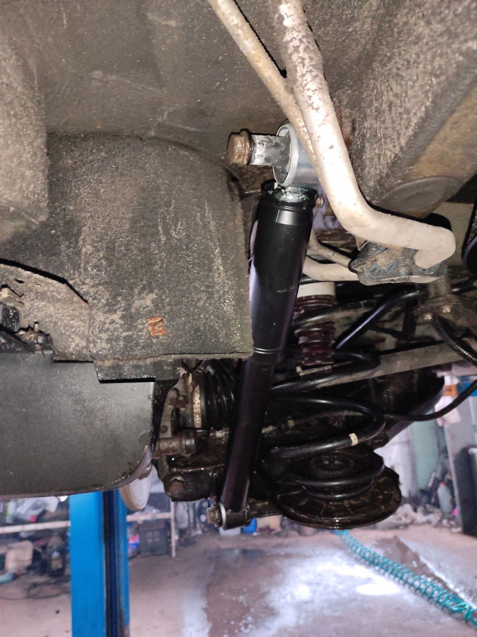 Замена амортизаторов — Mercedes-Benz V-Class (W447), 2,1 л, 2017 года ...