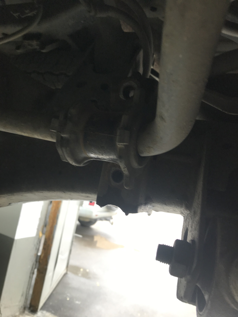 Прокачка KDSS и замена втулок заднего стабилизатора — Toyota Land ...