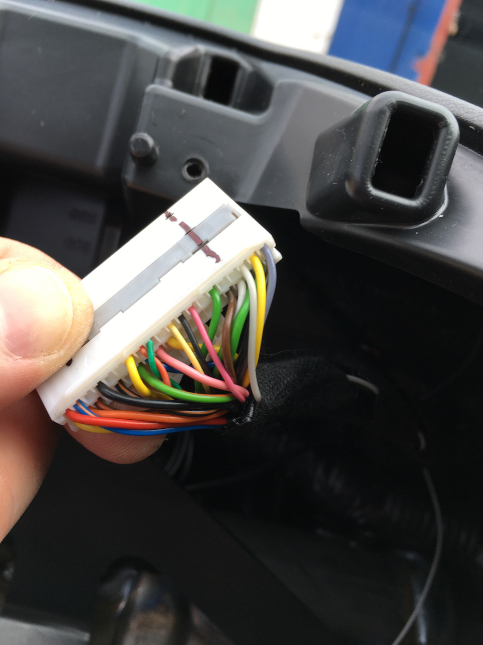 Ищу маркировку пина в разъём приборной панели Солярис 2/ Рио 4 ...