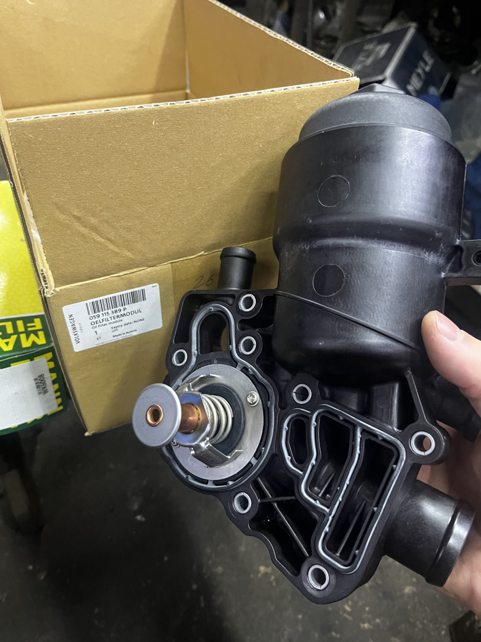 Течь масляного стакана — Audi A8 (D4), 3 л, 2010 года | плановое ТО ...