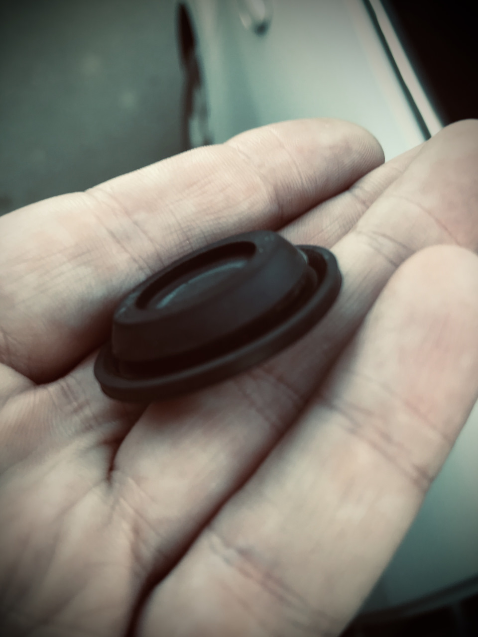 Про дырочки — Nissan Tiida (1G), 1,6 л, 2008 года | наблюдение | DRIVE2