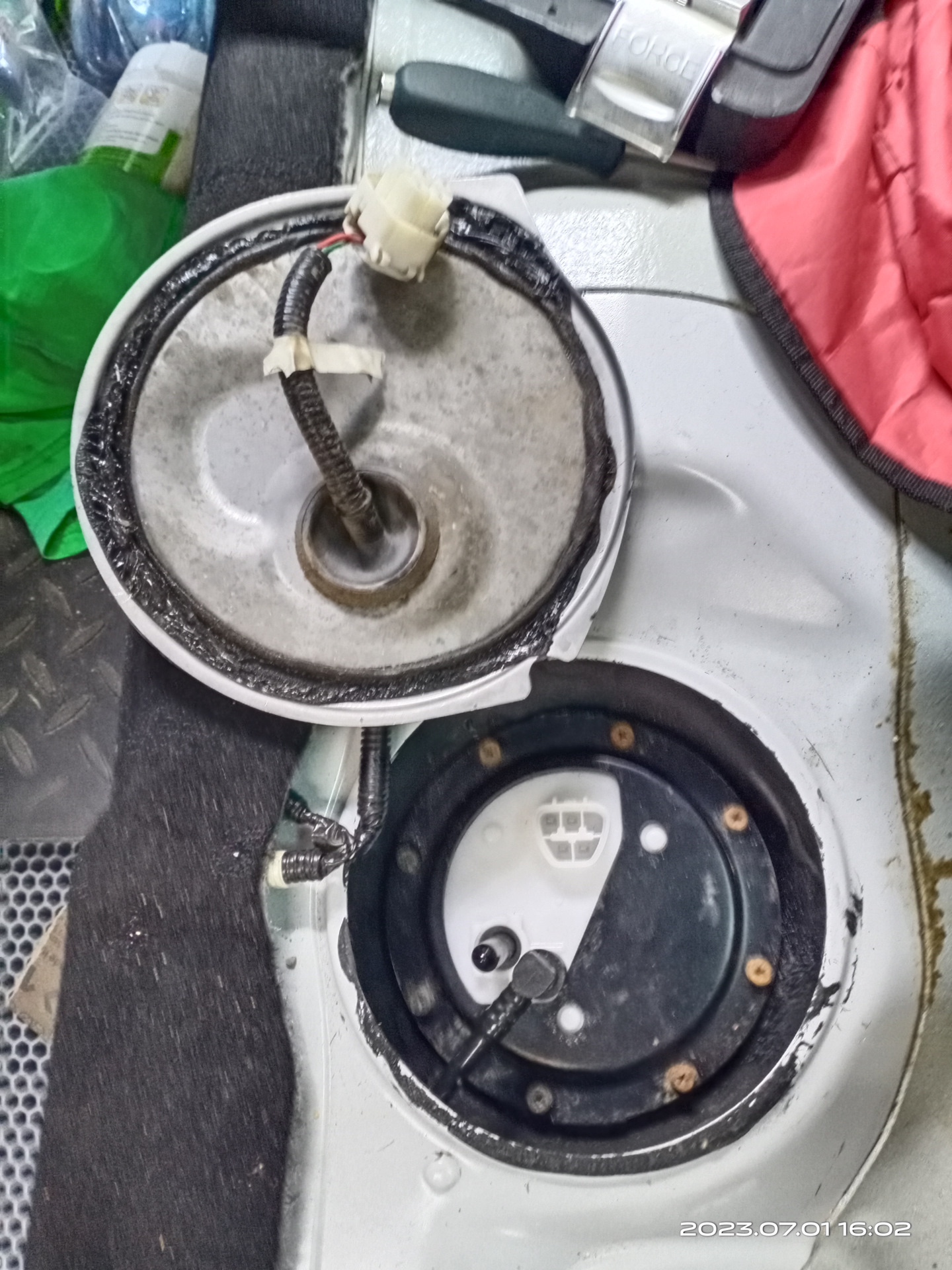 Замена топливного фильтра — Toyota Camry (XV50), 2 л, 2016 года ...