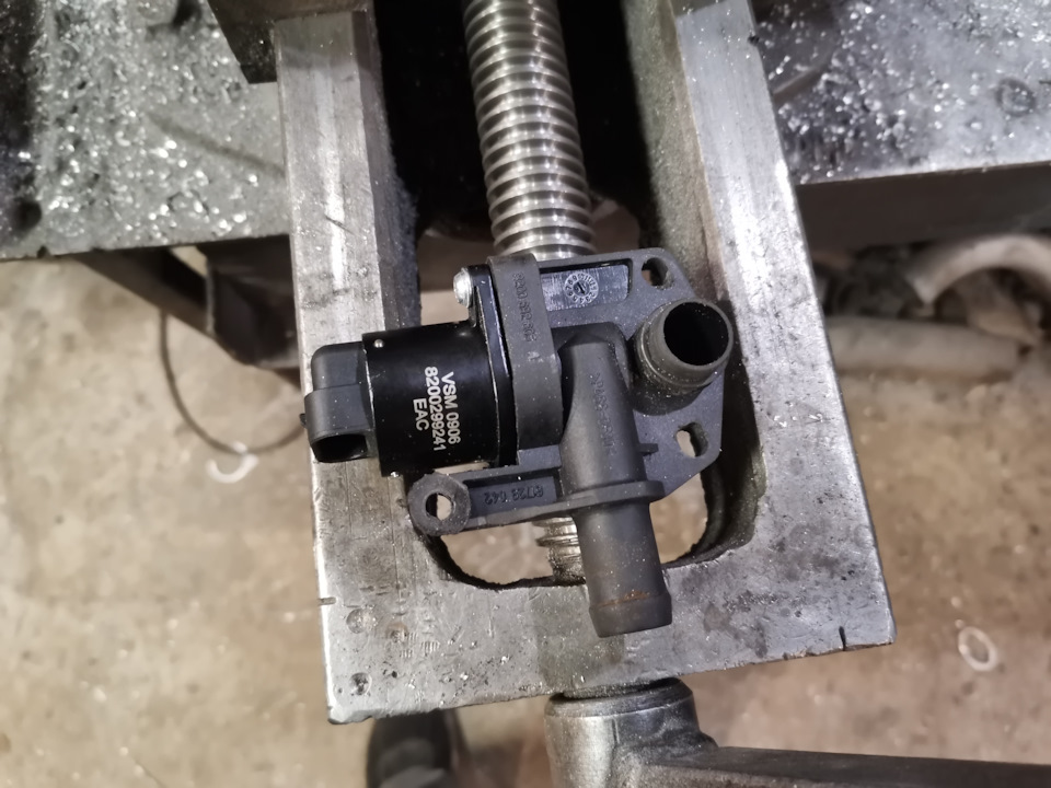 8200299241 Актуатор (клапан х.х.) Рено Megane, Clio K7M, Laguna Logan ...