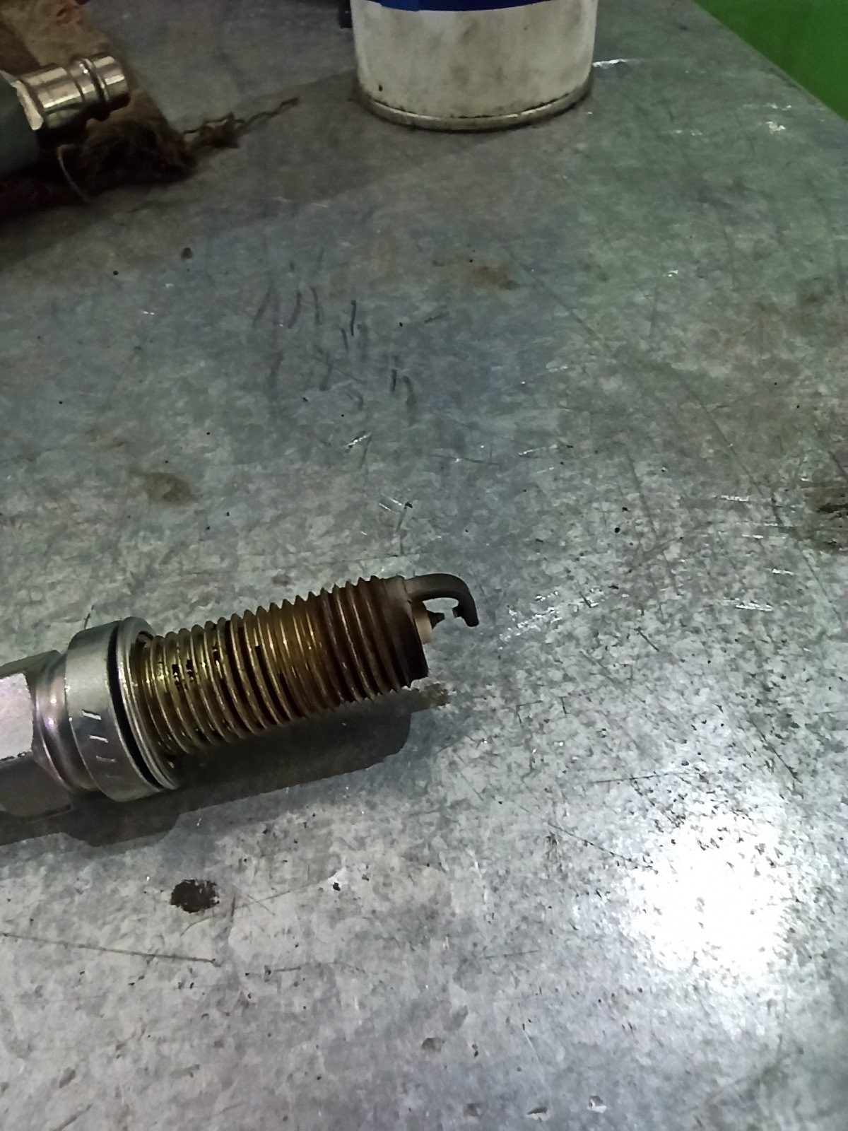 Замена свечей на оригинал Toyota 90919-01285 — Toyota Corolla (E210), 1 ...