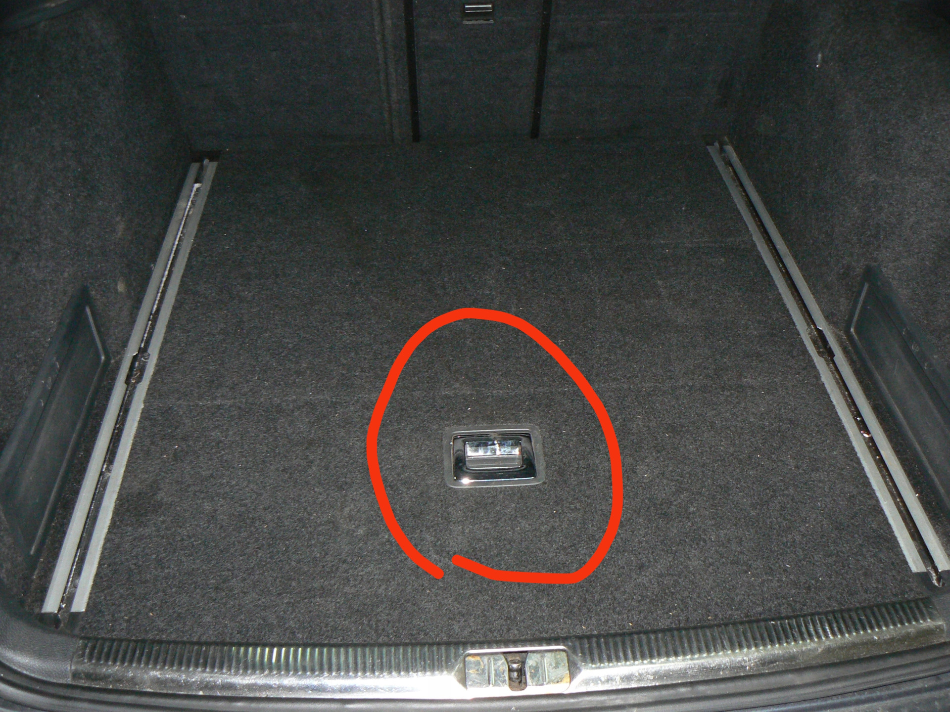 Ручка пола багажника. — Volkswagen Passat Variant (B6), 1,4 л, 2008 ...