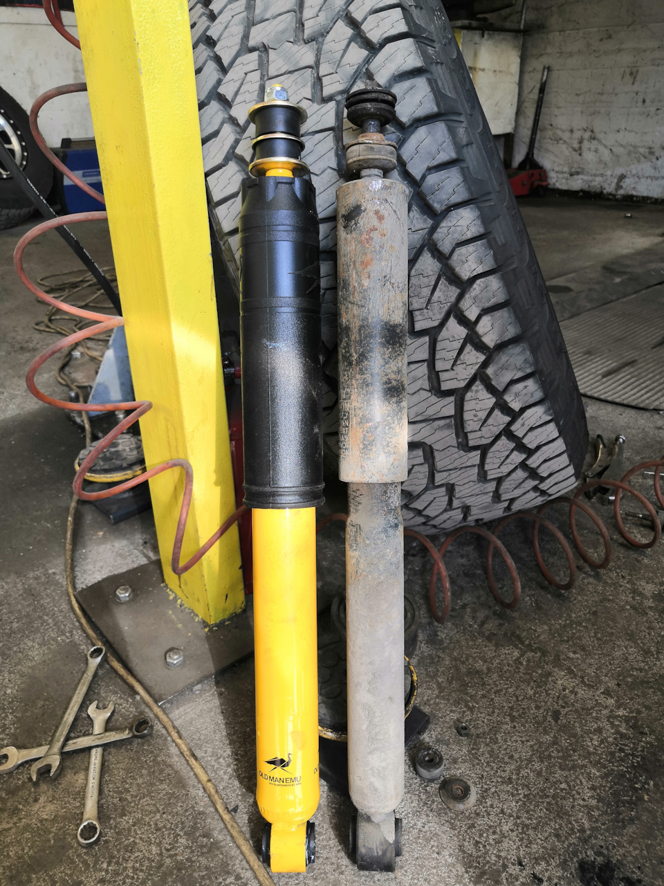 (2) Лифт подвески Old Man EMU 2" (без доп. нагрузки) для Hilux Surf 2TR ...