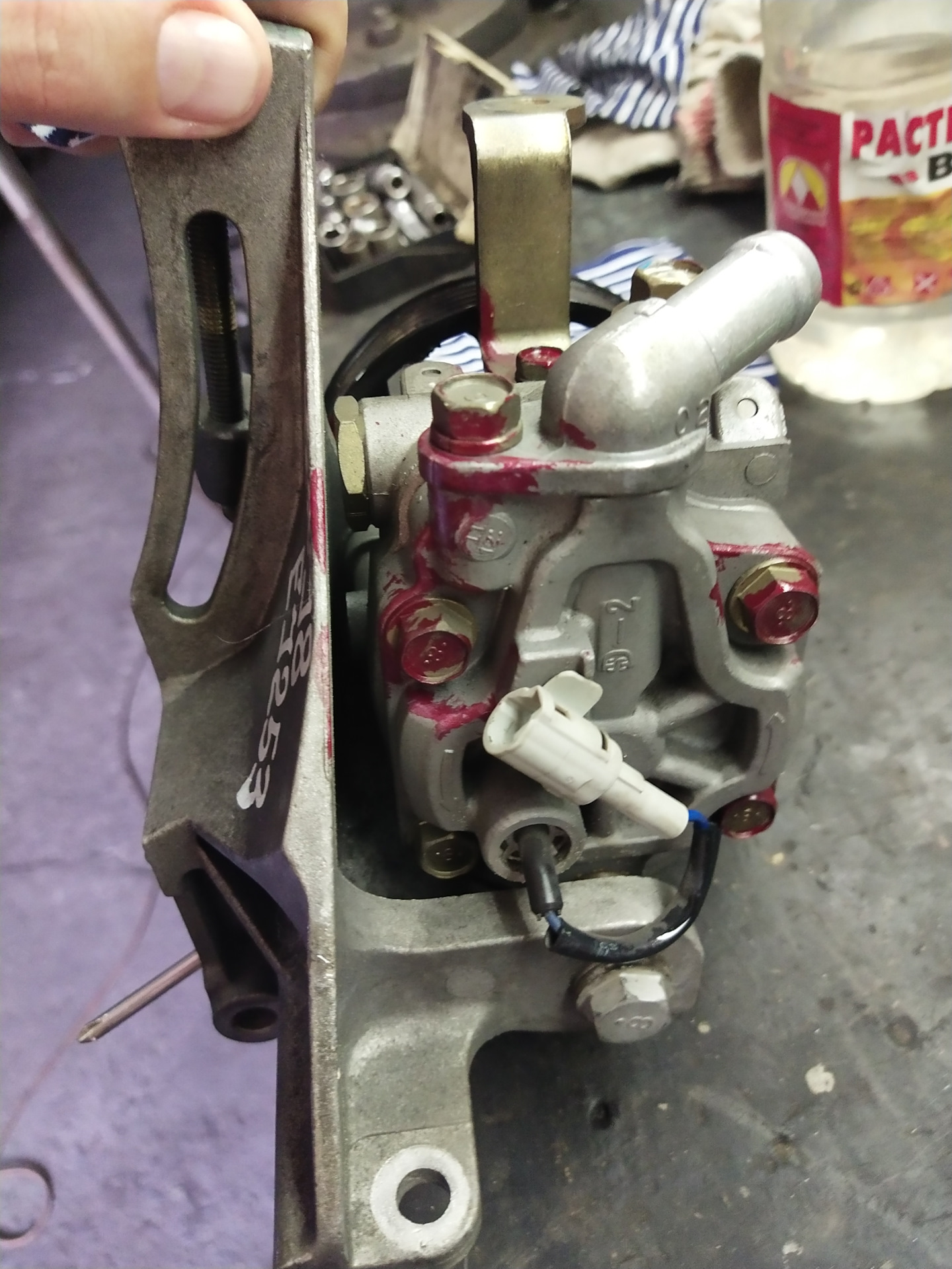 Замена насоса ГУР и подводящего патрубка — Subaru Legacy (BL/BP), 2 л ...