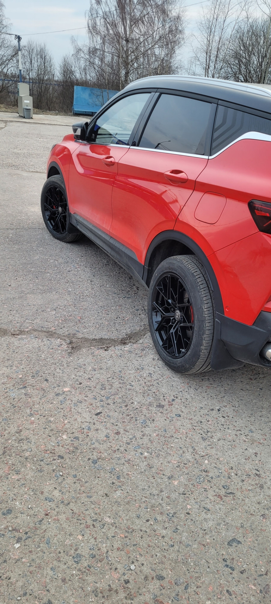 Замена задних тормозных колодок и переобувка на лето — Geely Coolray ...