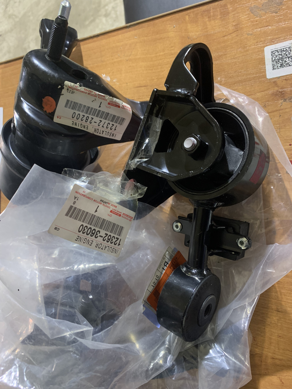 1237228200 ОПОРА ДВИГАТЕЛЯ ЛЕВАЯ (L) TOYOTA CAMRY (06-11), LEXUS ES240 ...