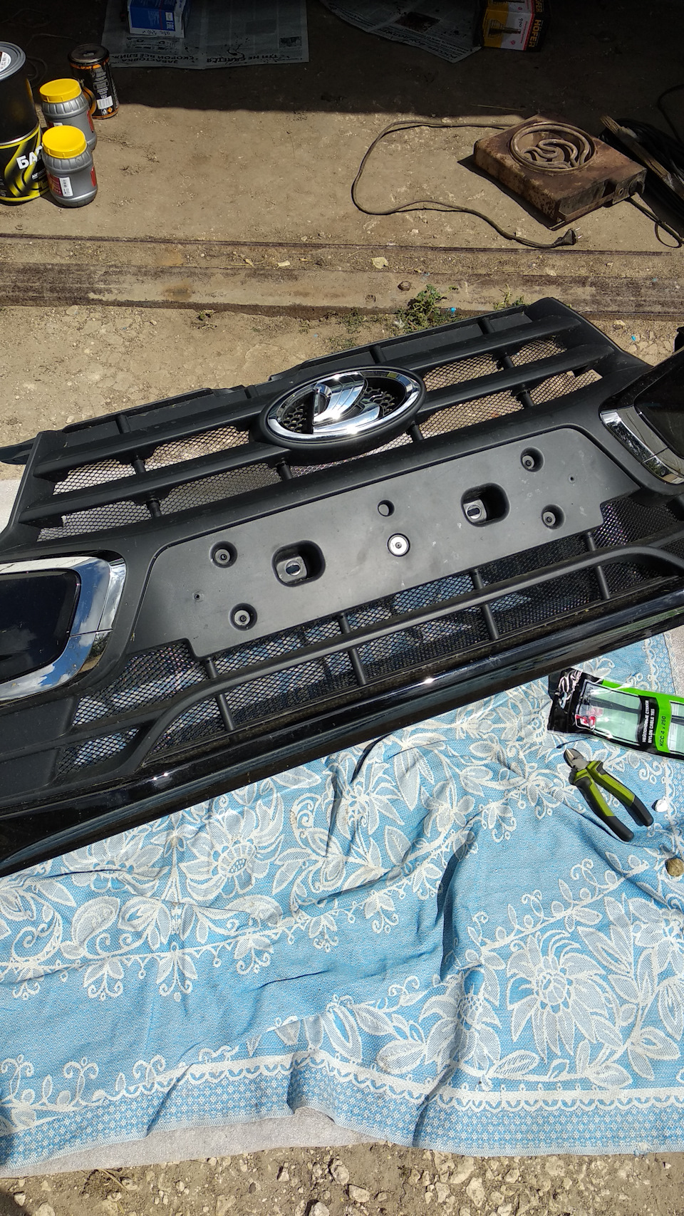 Сетки в бампер и антикор телевизора — Lada Гранта (2G) FL, 1,6 л, 2019 ...