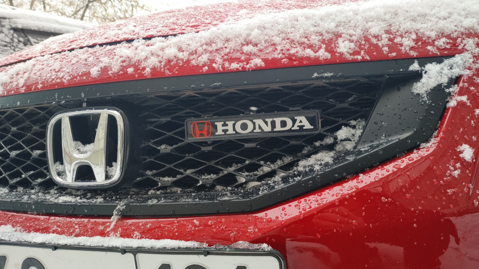 Светящийся шильдик на решетку — Honda Accord Coupe (8G), 2,4 л, 2008 ...