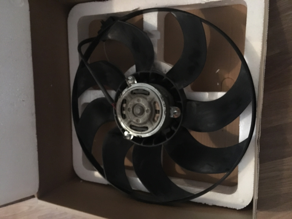 6Q0959455AE Вентилятор радиатора (260/90Watt- 390mm) / SKODA Fabia ...