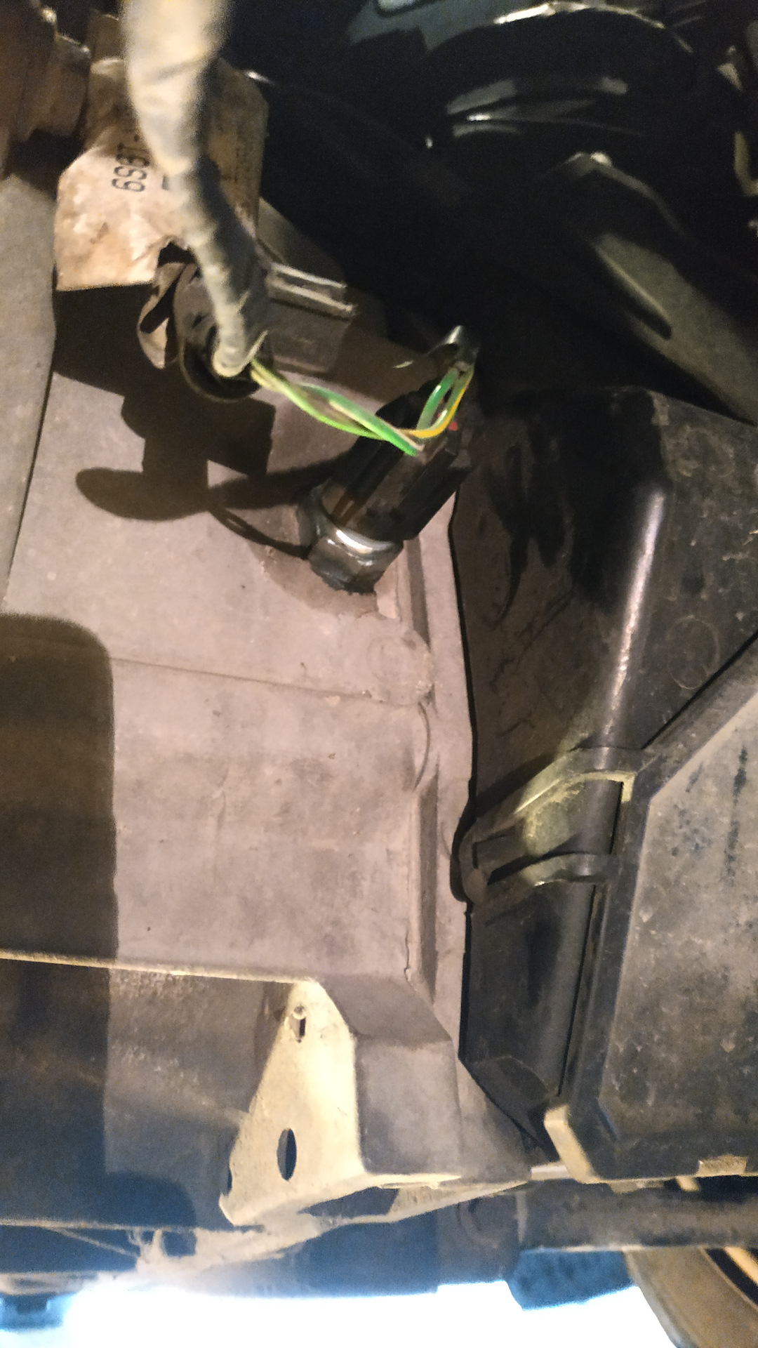 Датчик заднего хода. — Ford Fiesta (Mk V), 1,2 л, 2006 года | запчасти ...