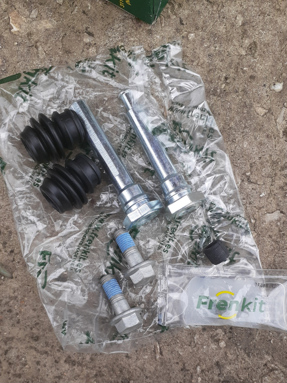 Болты суппорта — Nissan Tiida (1G), 1,6 л, 2011 года | своими руками ...