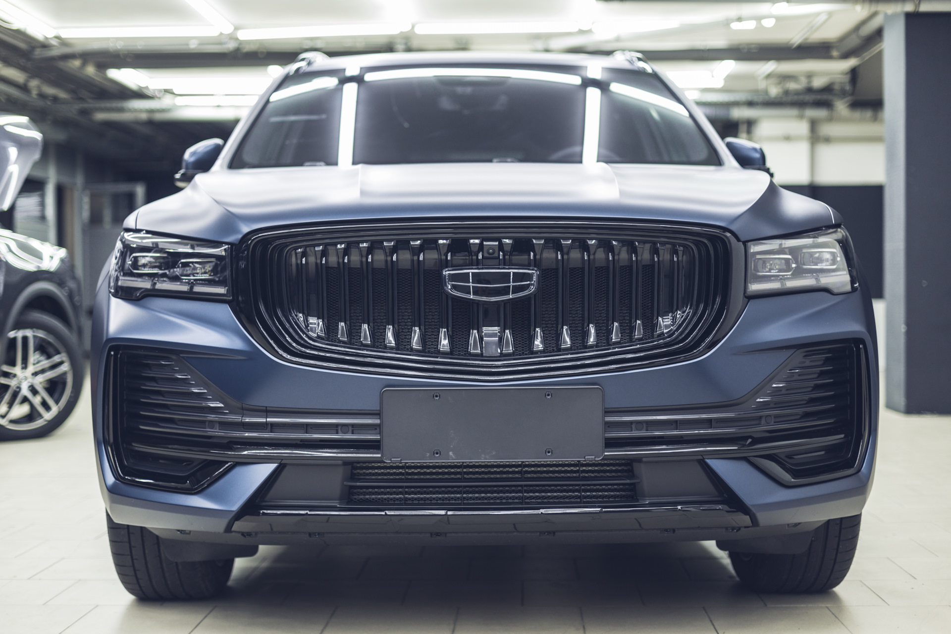 Антихром и оклейка матовой плёнкой Quantum Pro Plus Matte Джили ...