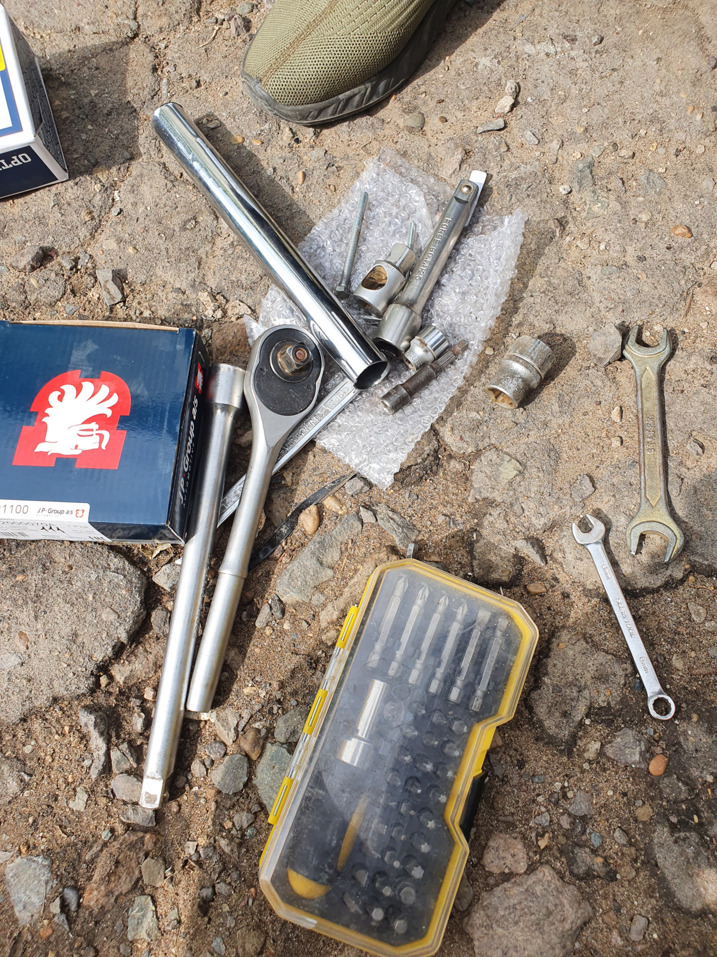 Замена всех роликов, натяжной, паразитный, поликлиновой ремень и т.д ...