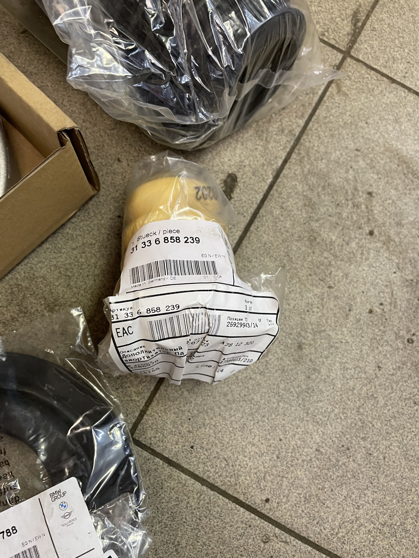 Замена переднего правого амортизатора — BMW X2 (F39), 2 л, 2018 года ...