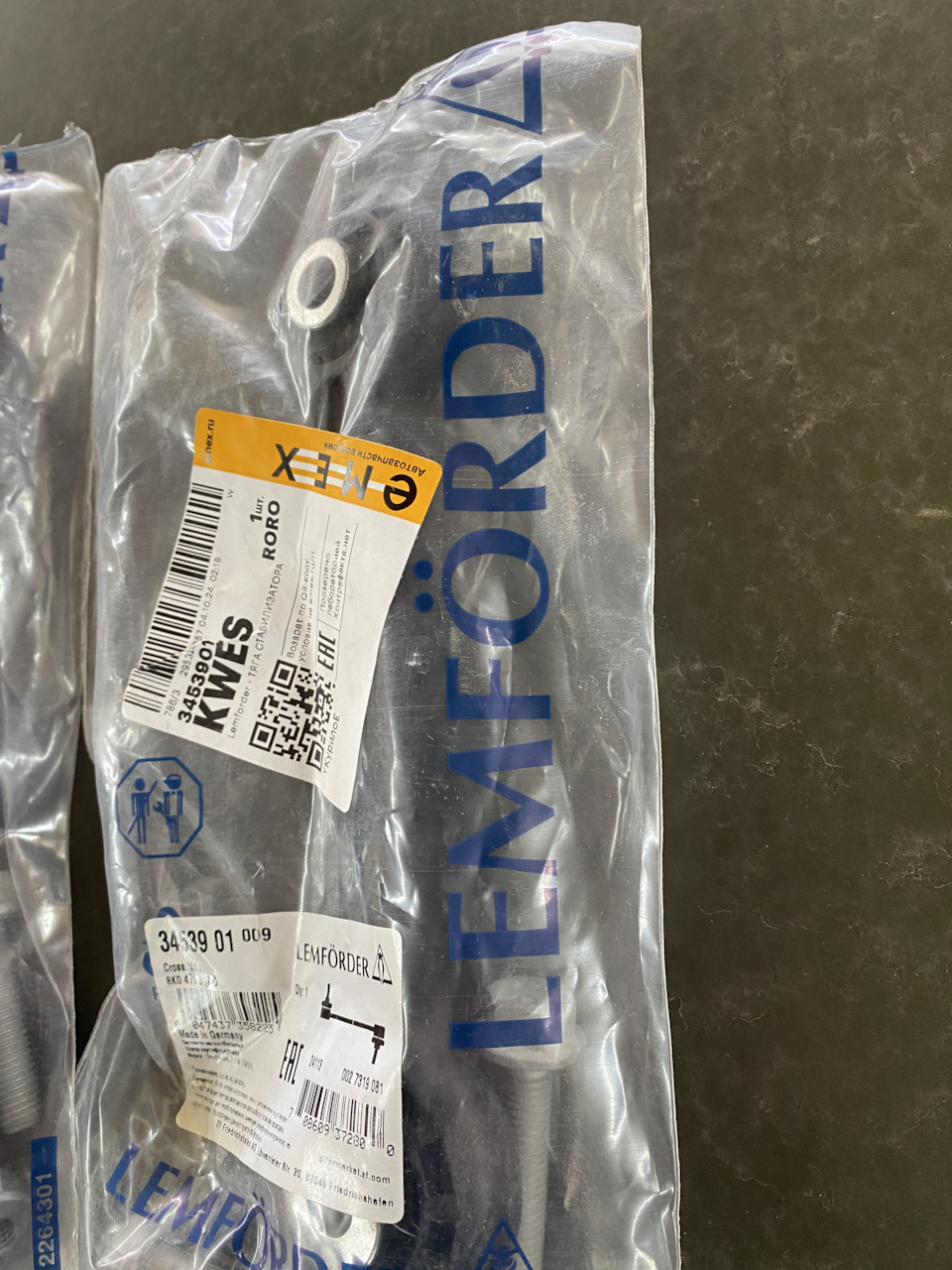 Замена передних стоек стабилизатора — Audi A4 (B9), 2 л, 2017 года ...