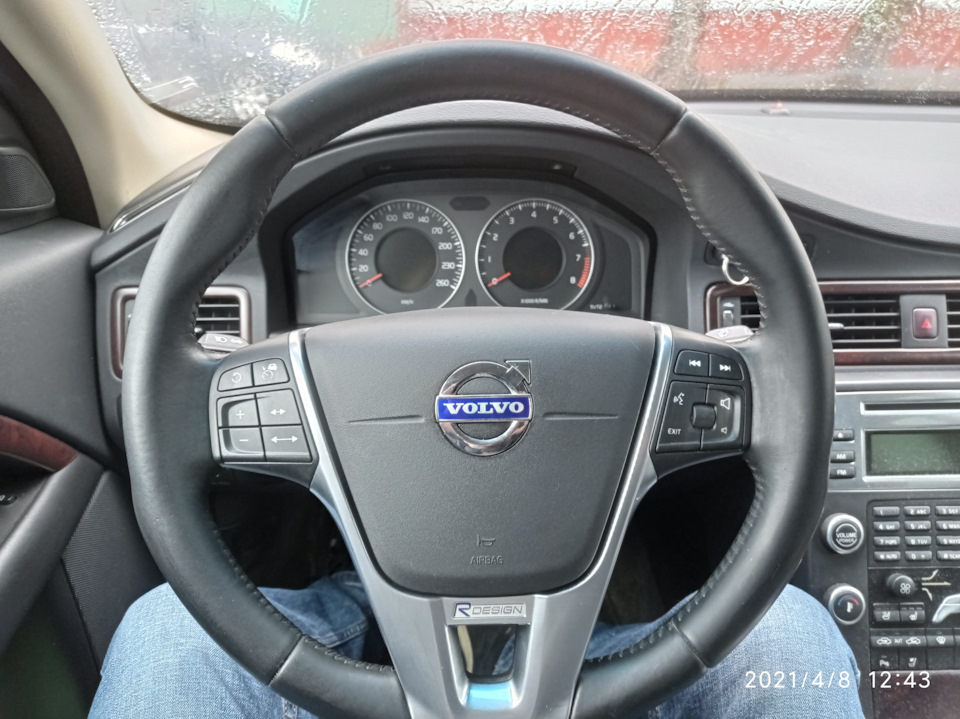 Поменял руль на трехспицевый) — Volvo S80 (2G), 2,5 л, 2008 года ...