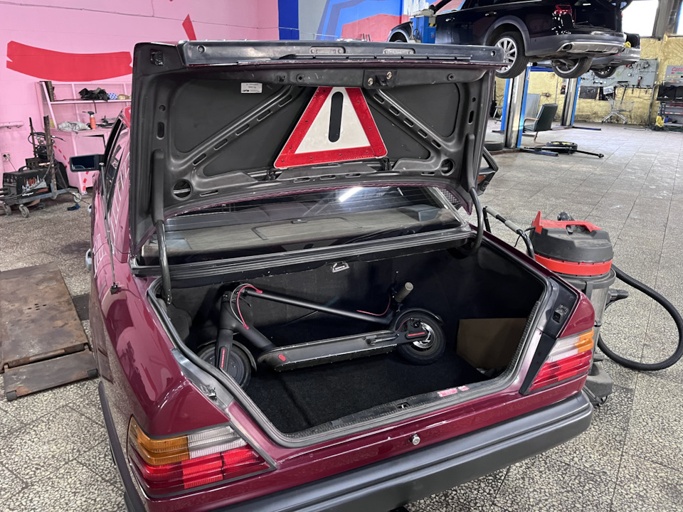 Концевик на концевик — Mercedes-Benz E-Class (W124), 2 л, 1987 года ...