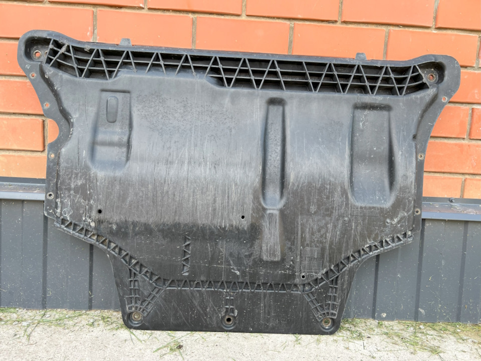 5Q0825901 Защитный брус сзади VAG | Запчасти на DRIVE2