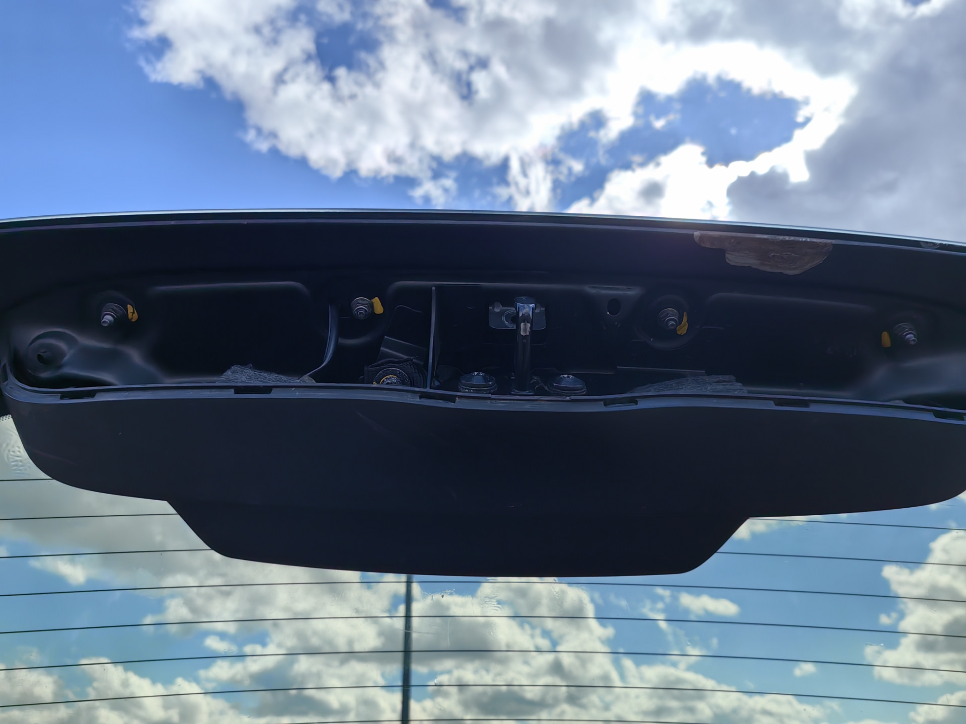 Установка ручки багажника — Volvo C30, 2,4 л, 2007 года | кузовной ...