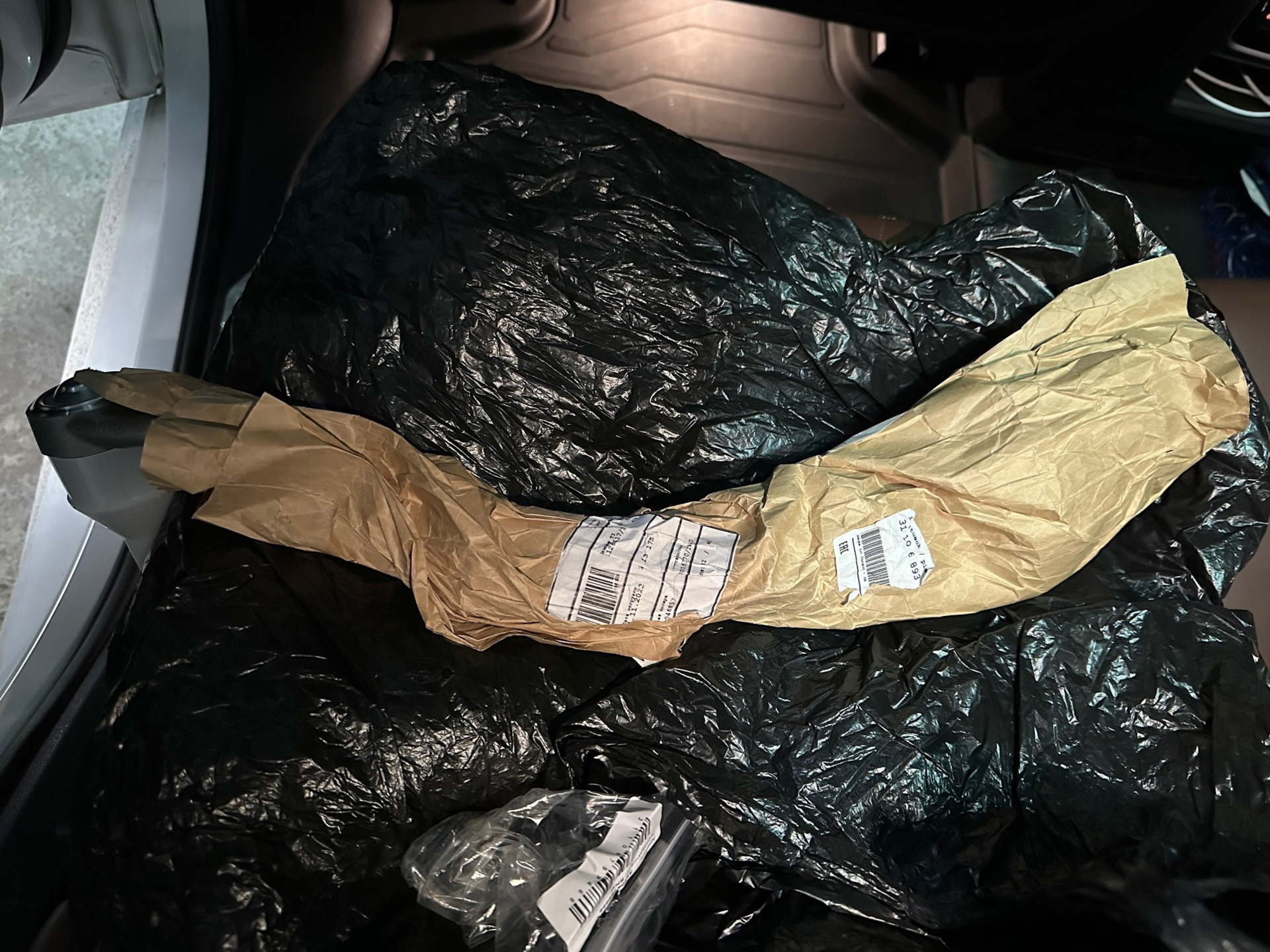 39. Обслуживание BMW X5 G05: оригинальные рычаги, колодки, сход-развал ...