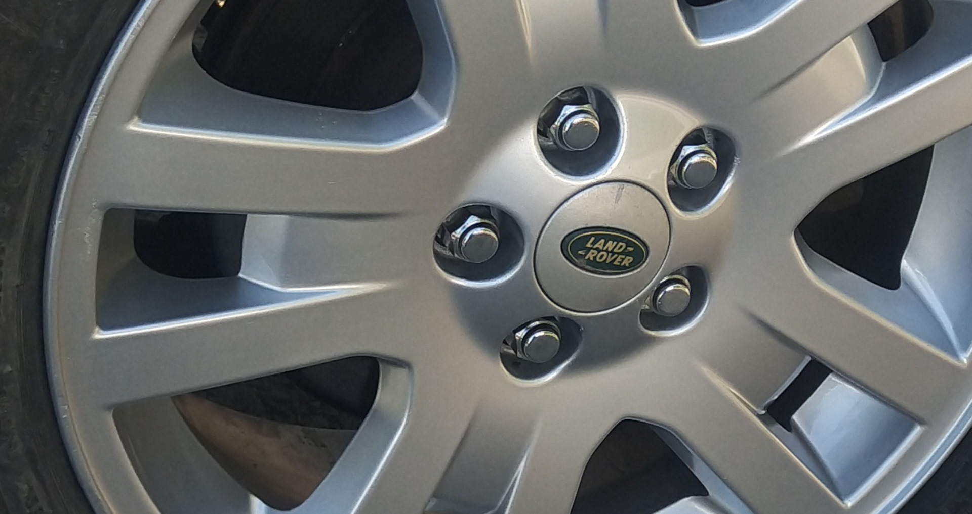 Новые колёсные гайки. — Land Rover Freelander 2 (L359), 2,2 л, 2009 ...