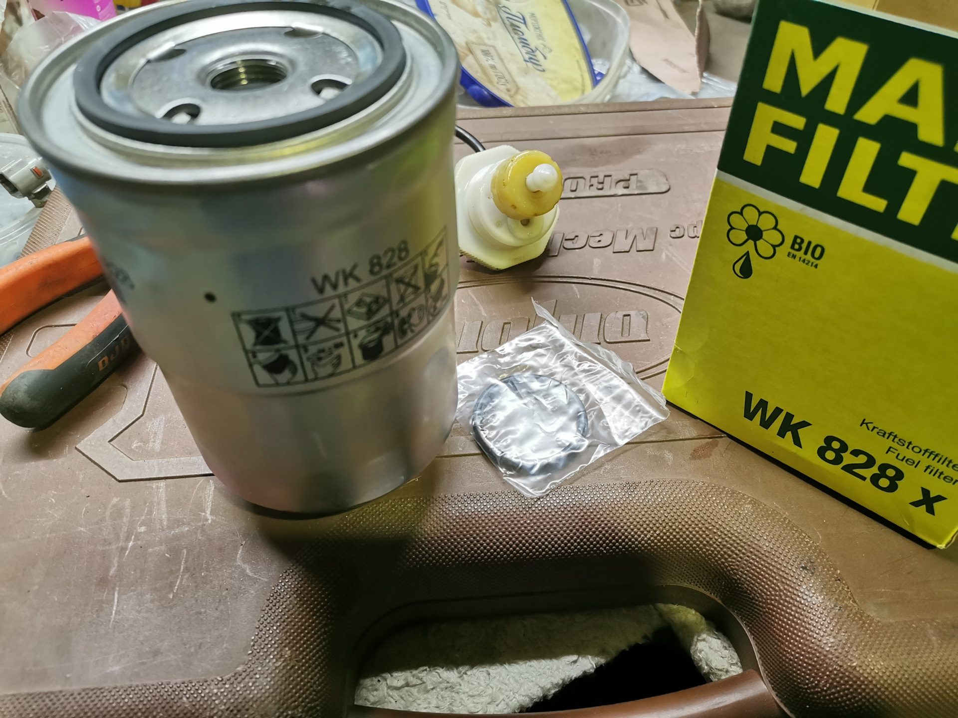 Замена топливного фильтра — Mitsubishi Pajero (4G), 3,2 л, 2010 года ...