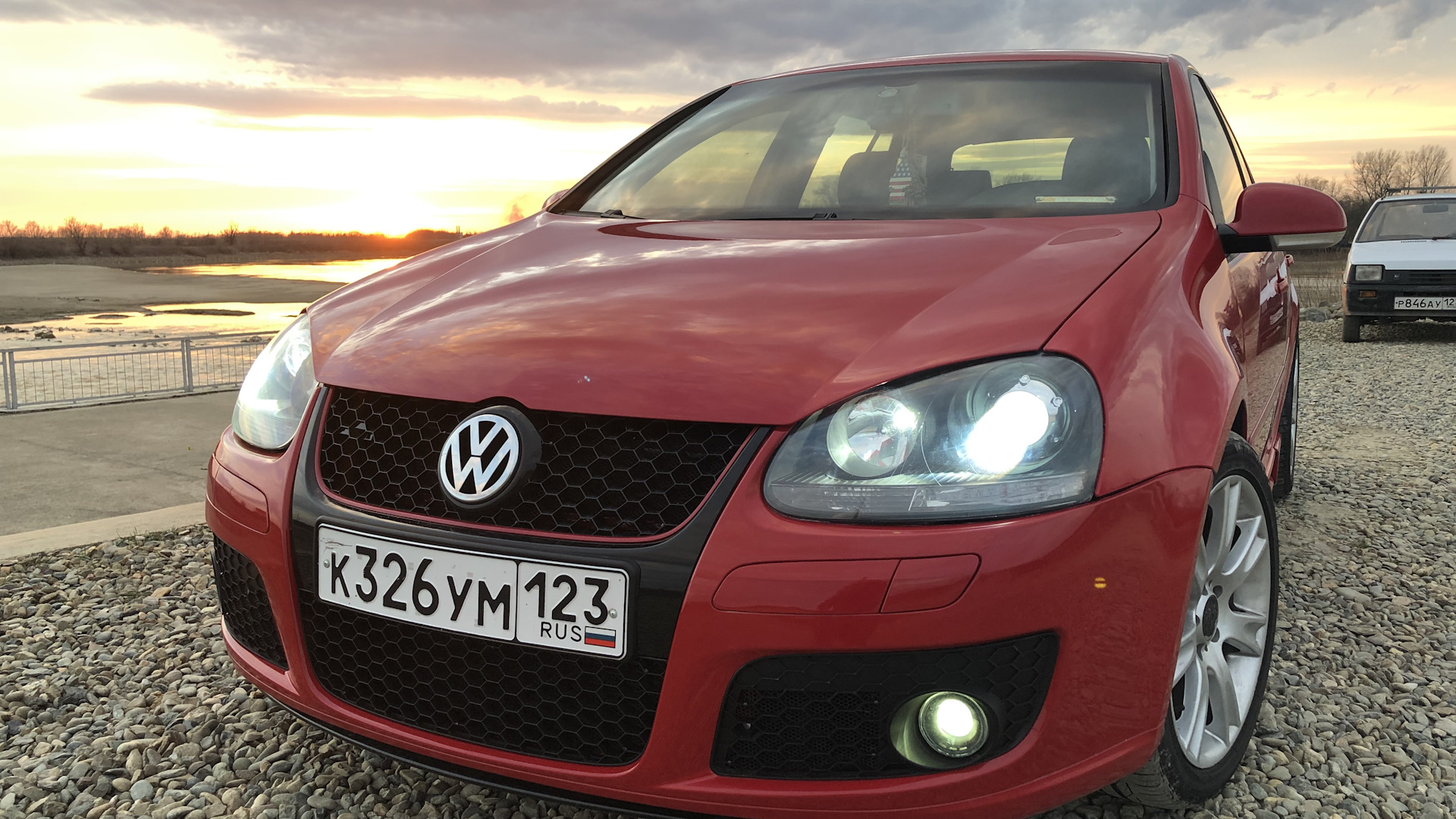 Volkswagen Golf Mk5 2.0 бензиновый 2004 | “Red Bullet” на DRIVE2