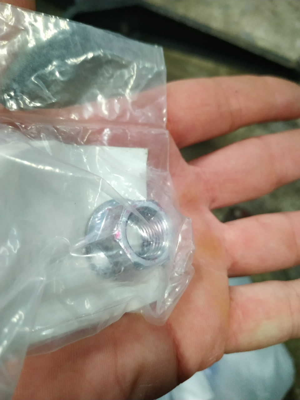 Лопнувший лист рессоры — Mitsubishi L200 (4G), 2,5 л, 2008 года ...