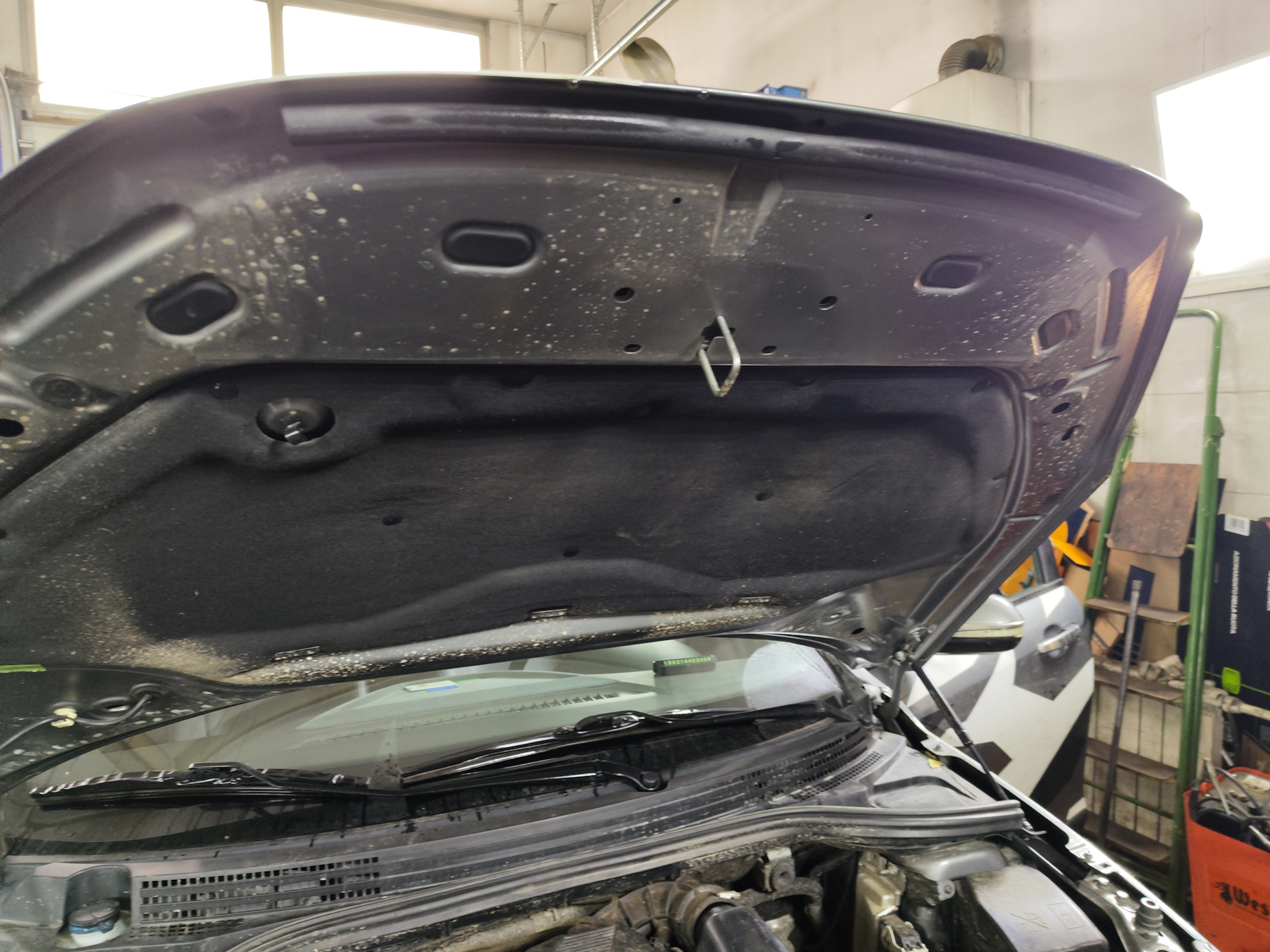 Заглушки в капот 7703074610, чтоб было красиво — Lada Vesta SW Cross ...