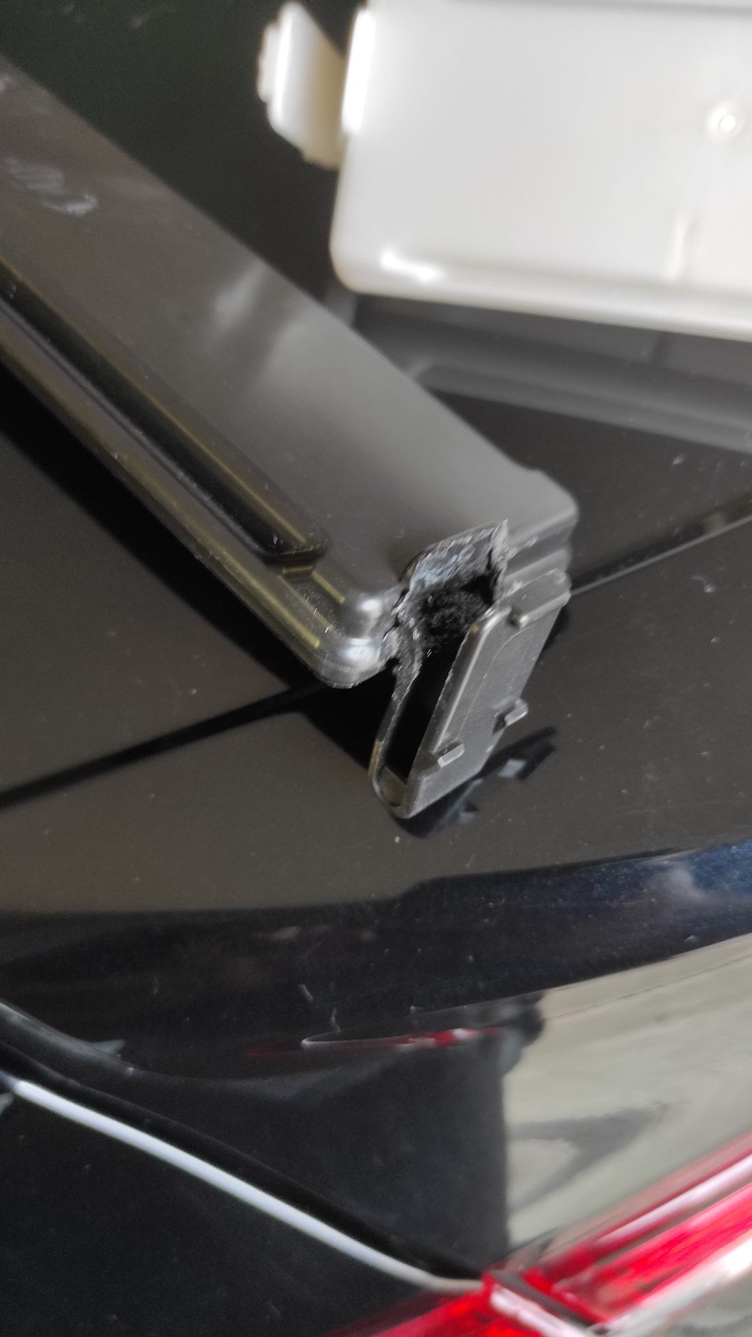 Крышка салонного фильтра на американку — Toyota Camry (XV50), 2,5 л ...