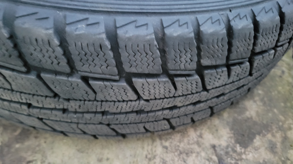 Шины зимние нешипованные Dunlop 175/65 R14, штампованные диски оригинал ...