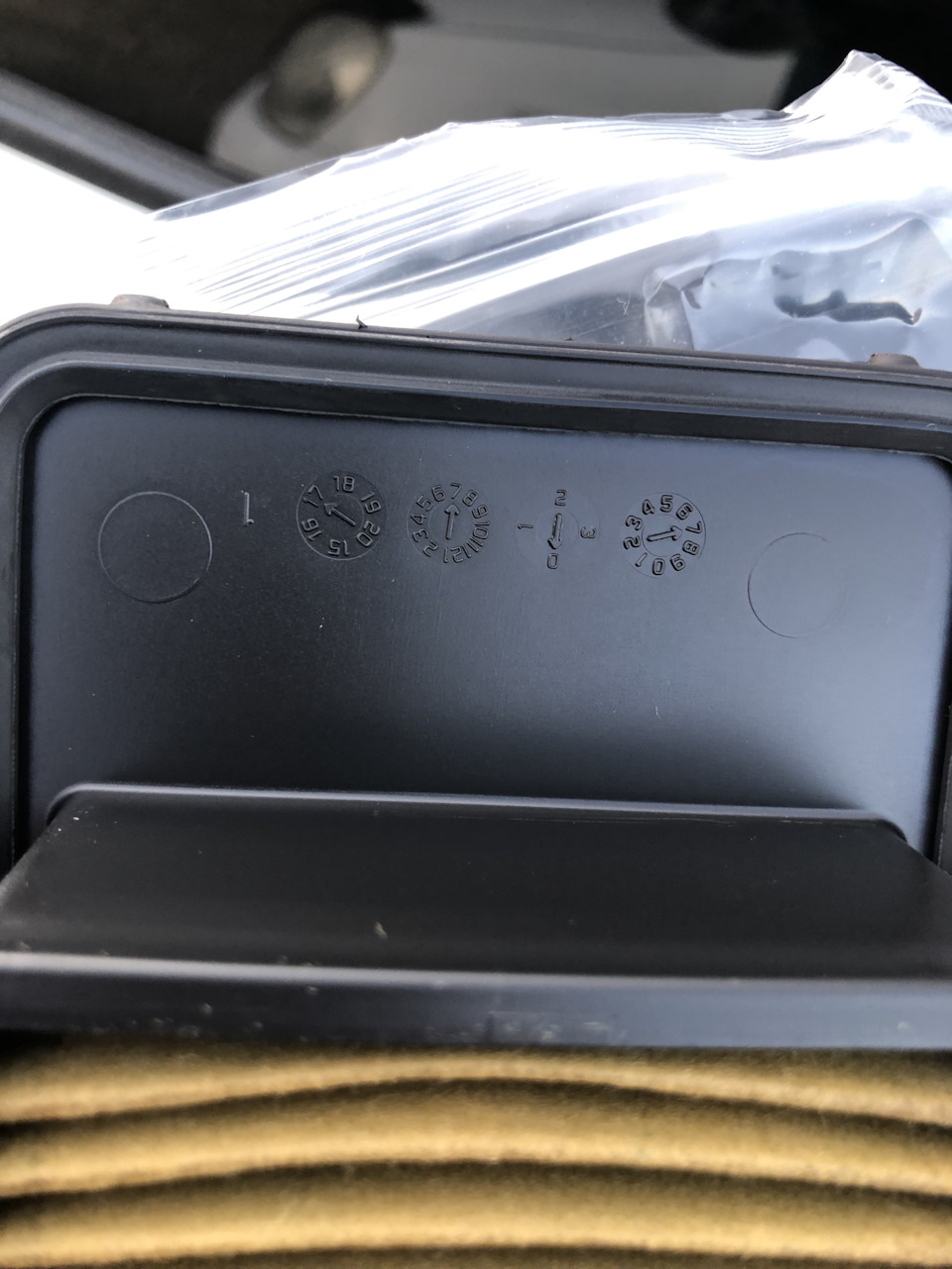 Замена воздушного фильтра — Nissan Note e-Power, 1,2 л, 2017 года ...