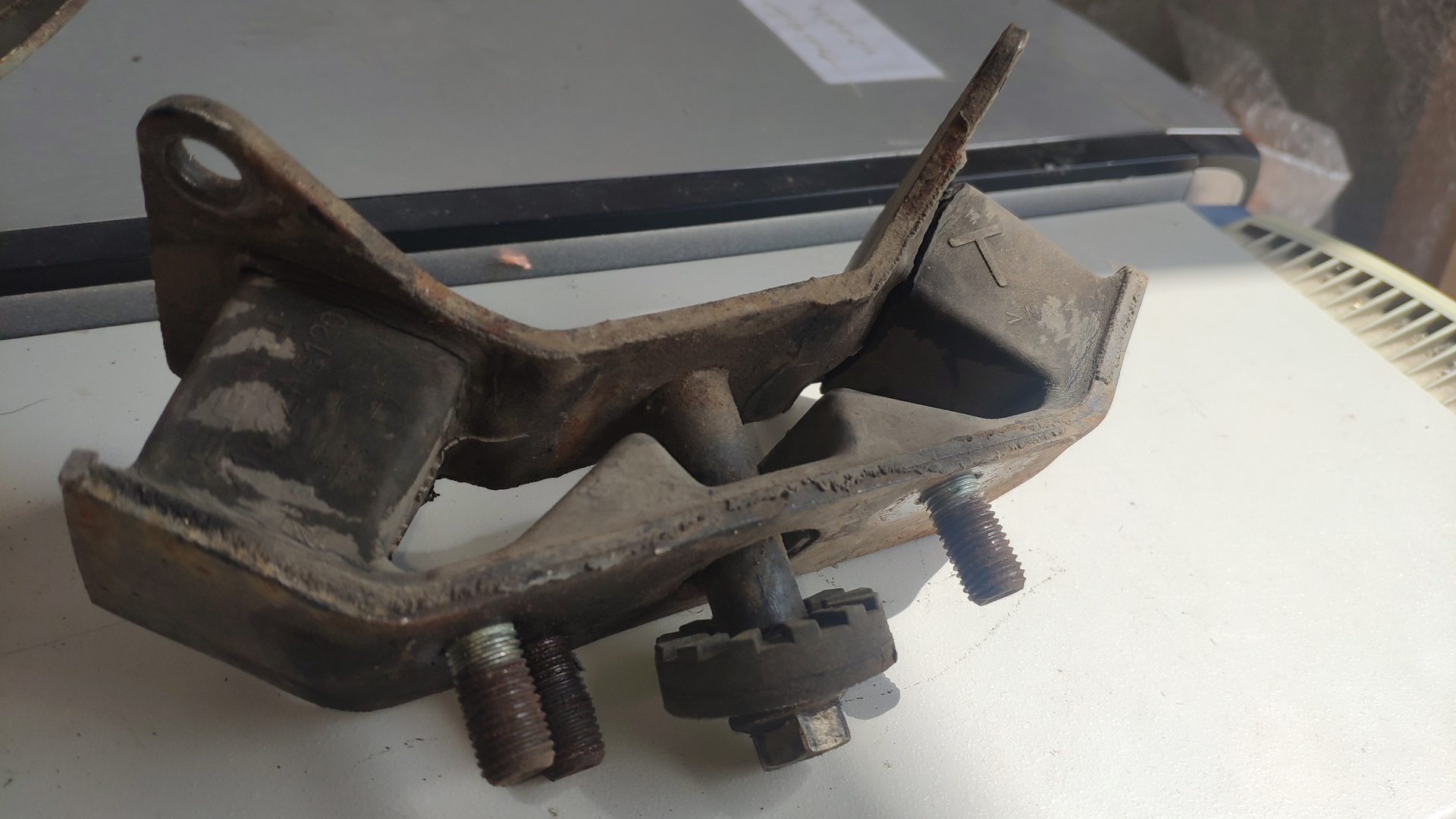 Замена реактивной тяги и опоры АКПП — Subaru Legacy (BL/BP), 2,5 л ...