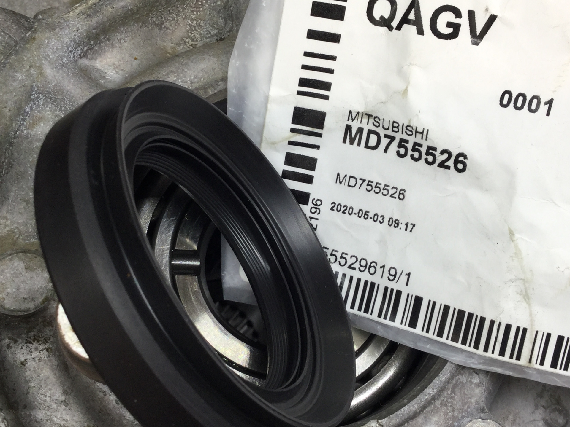 09. Сальники дифференциала. Правые и левые) — Mitsubishi Galant (8G), 2 ...