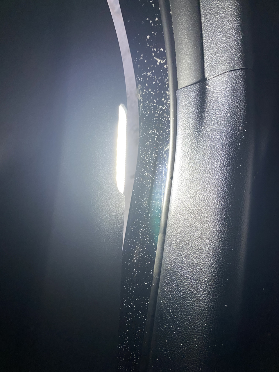 Подсветка дверей — Toyota Prius (50), 1,8 л, 2016 года | аксессуары ...