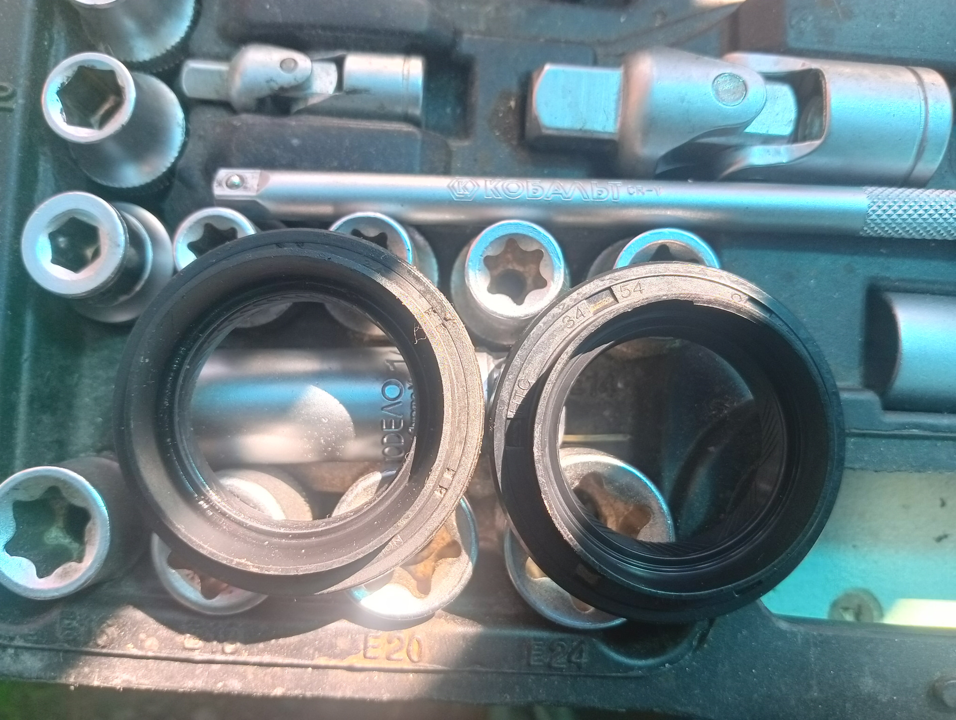 Замена сальника внутренней гранаты! — Toyota Auris (1G), 1,4 л, 2008 ...