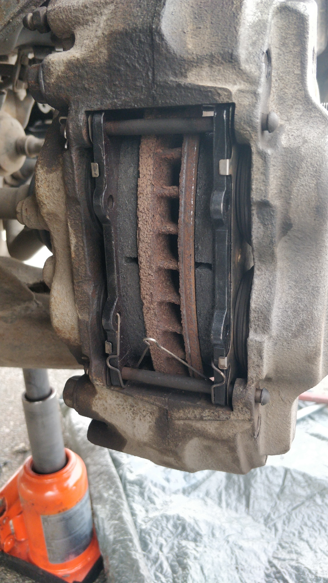 Замена старых передних колодок на FDB1698 SBB FERODO VA — Mitsubishi ...