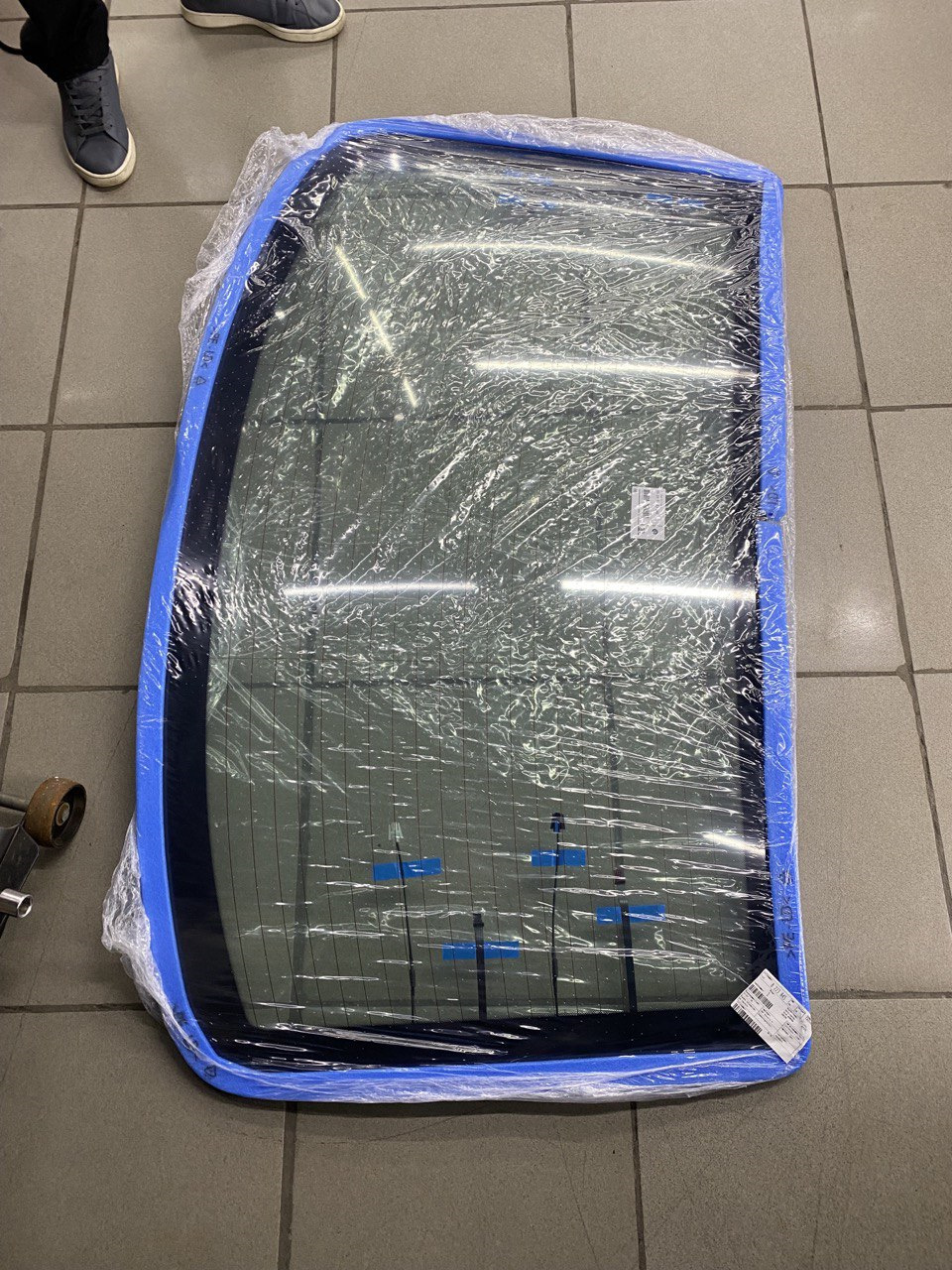 Замена заднего стекла + эмблема капота — BMW 7 series (E65/E66), 3 л ...