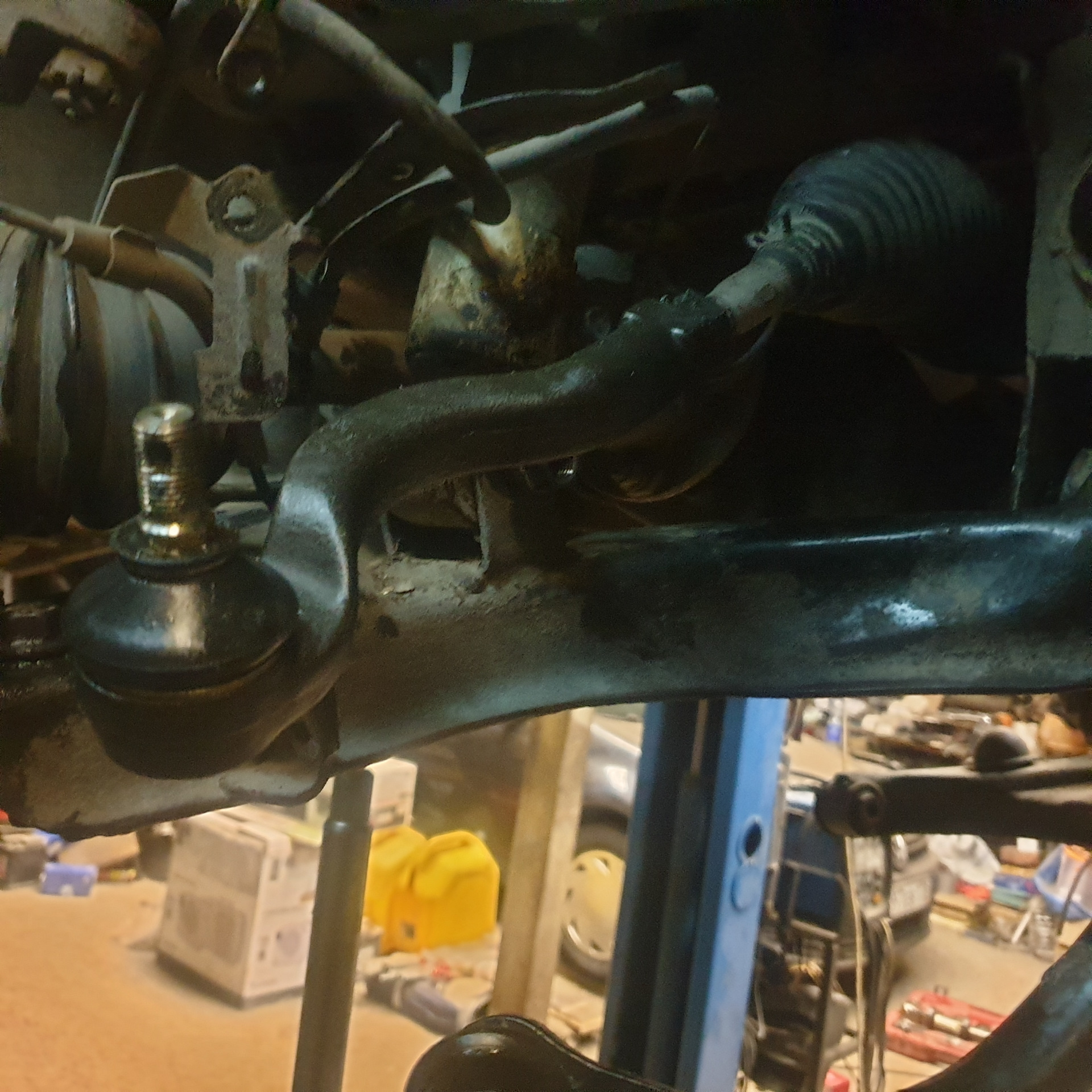 Замена нижних сайлентблоков передних рычагов, рулевых наконечников и Р ...