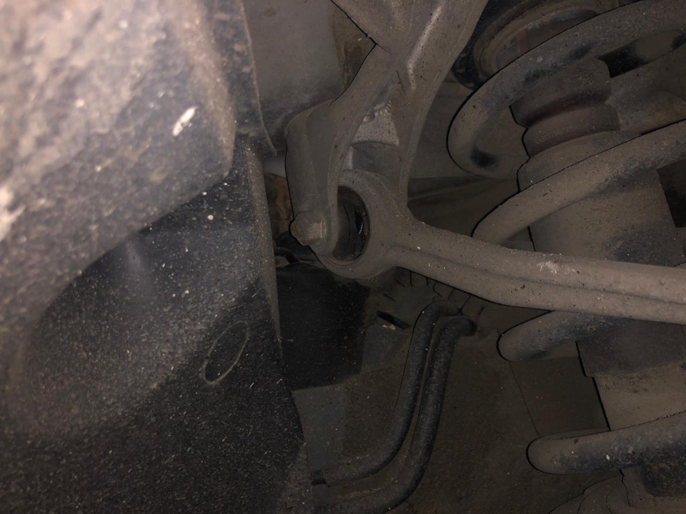 Замена сайлентблоков передней подвески — Audi Q5 (1G), 2 л, 2009 года ...