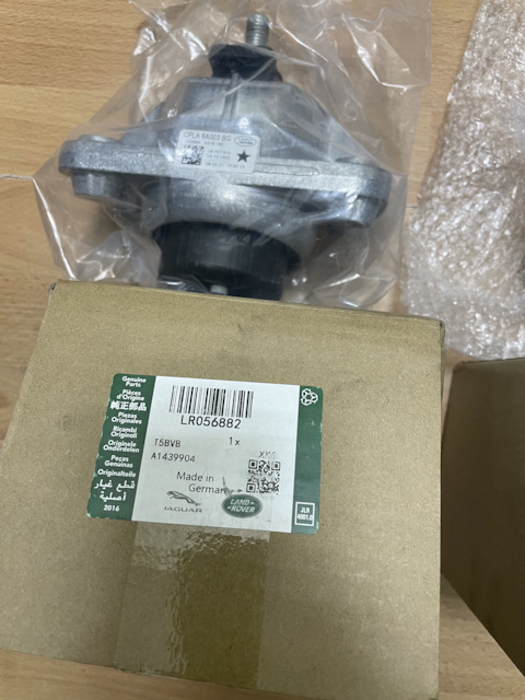 LR056882 Кронштейн опоры двигателя Jaguar Land Rover | Запчасти на DRIVE2