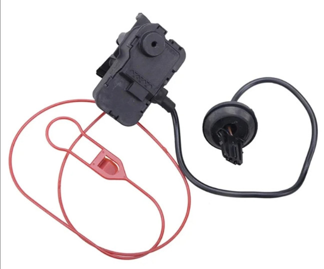 актуатор лючка бензобака поло седан 2012 — Volkswagen Polo Sedan, 1,6 л ...